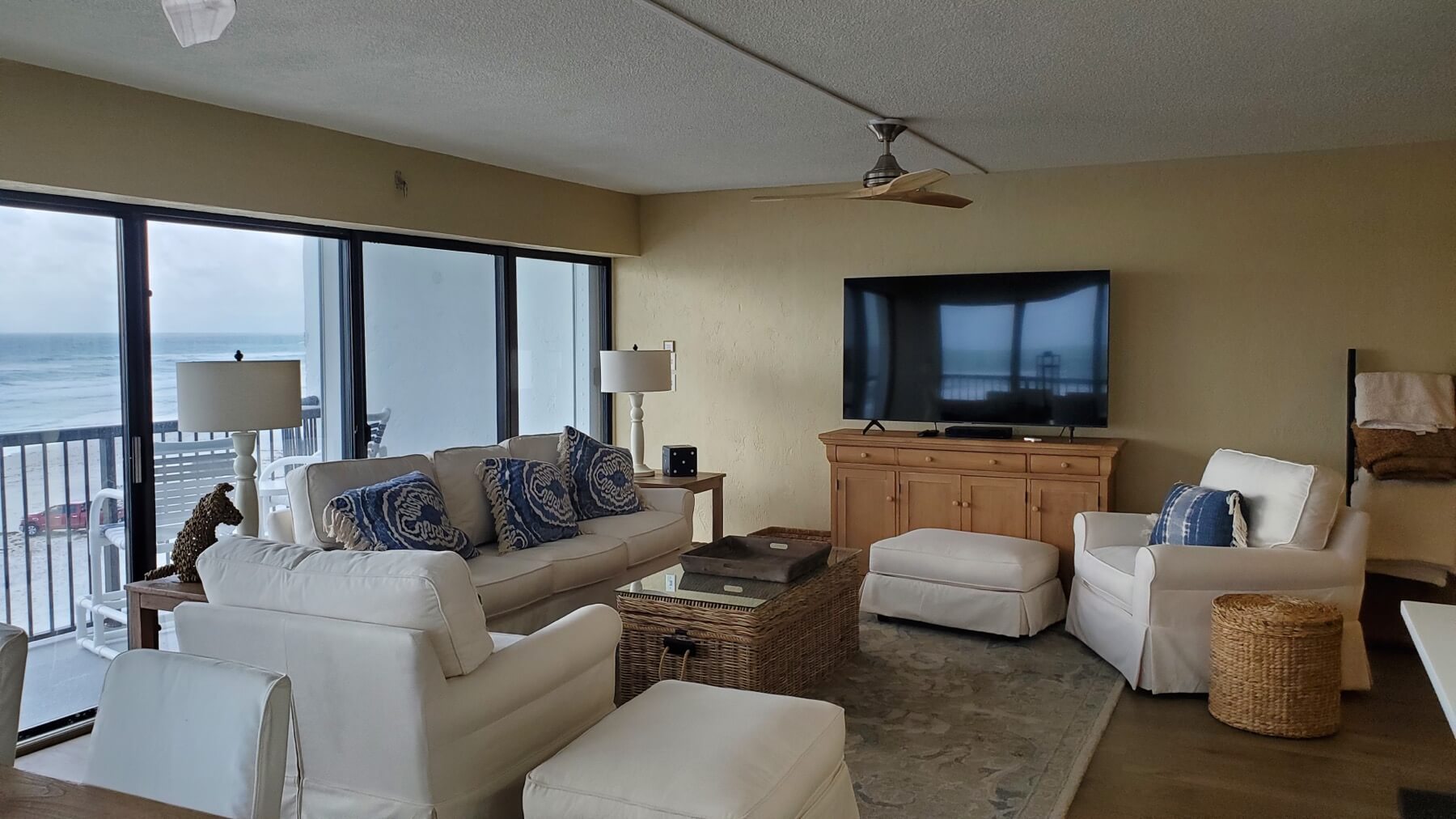 #406 (3-Bedroom) - Watermark Condominium