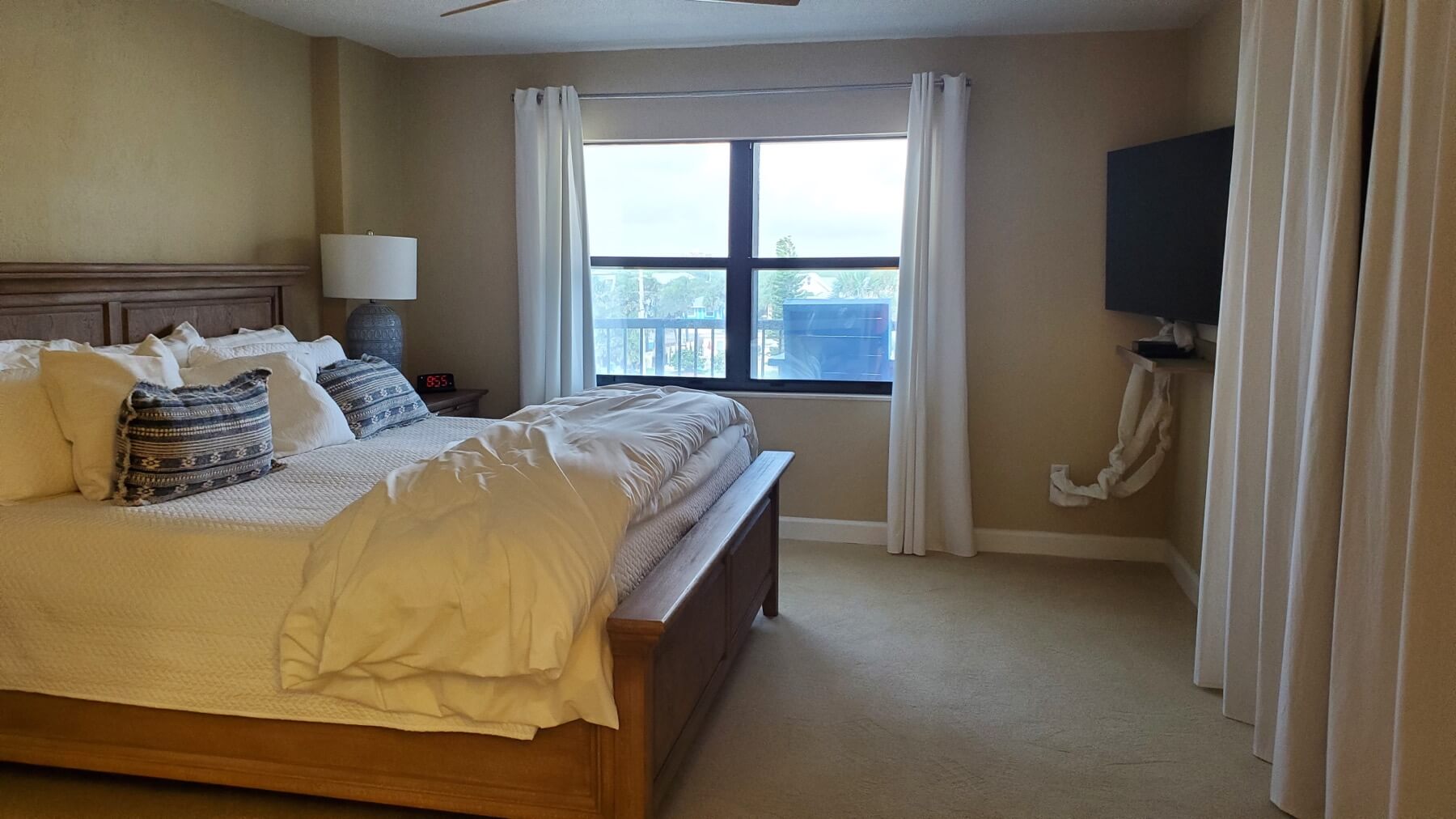 #406 (3-Bedroom) - Watermark Condominium